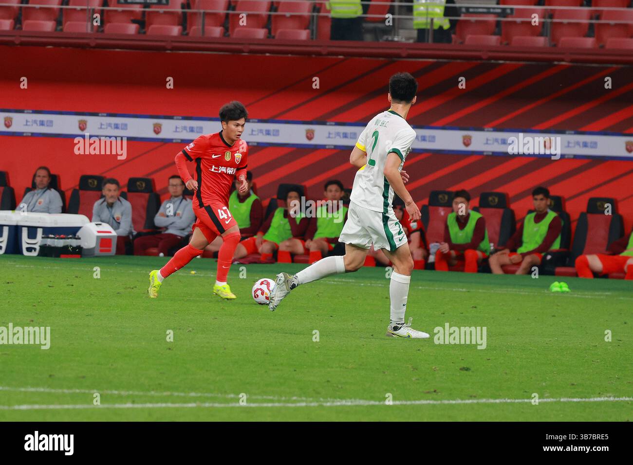 Beijing Guoan Football Club defeated Shanghai Port Football Club with 2 ...