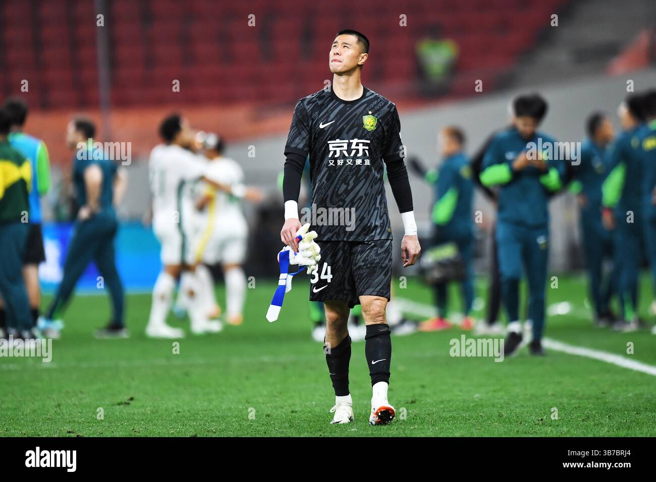 Beijing Guoan Football Club defeated Shanghai Port Football Club with 2 ...
