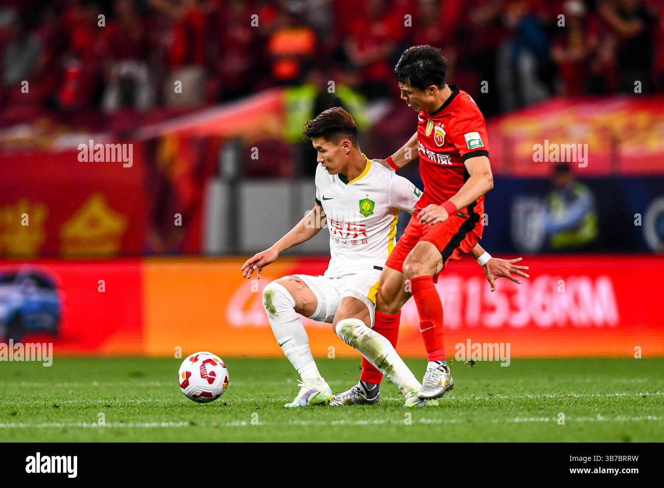 Beijing Guoan Football Club defeated Shanghai Port Football Club with 2 ...