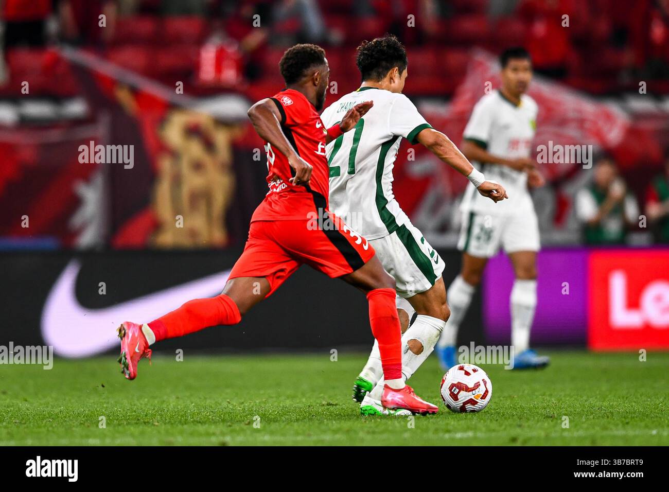 Beijing Guoan Football Club defeated Shanghai Port Football Club with 2 ...