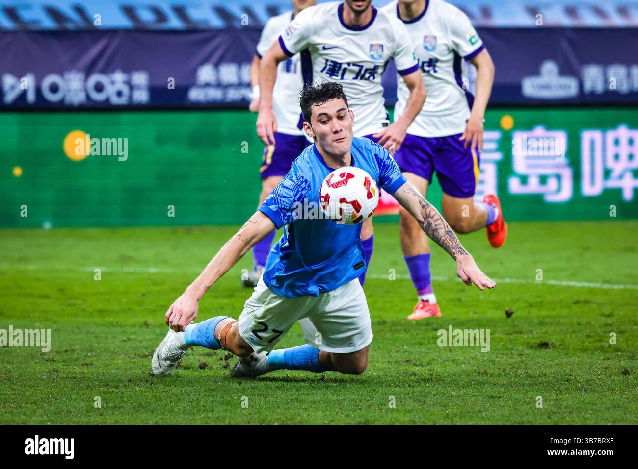 Shenzhen Peng City Football Club defeated Tianjin Jinmen Tiger Football ...