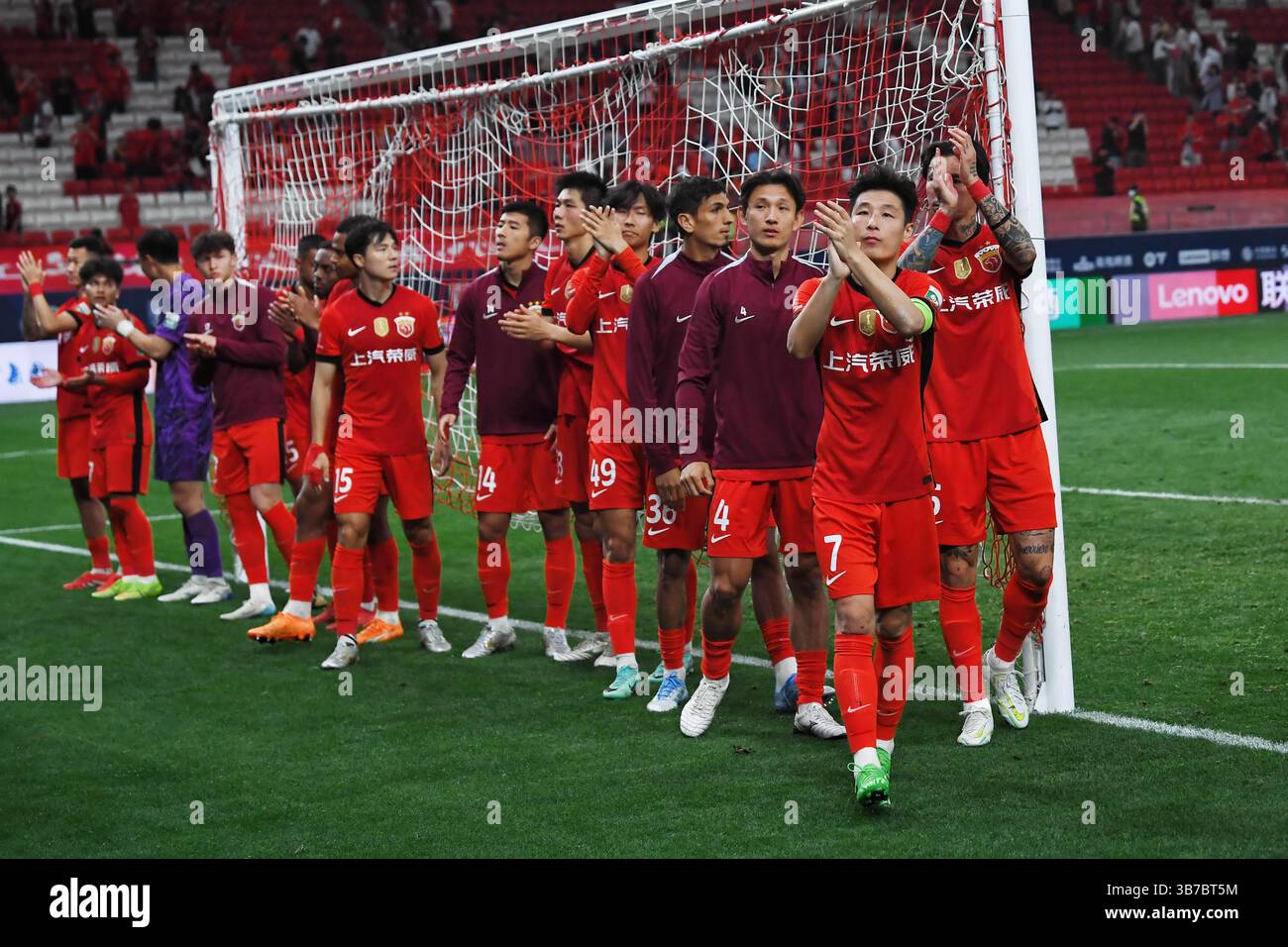Beijing Guoan Football Club defeated Shanghai Port Football Club with 2 ...