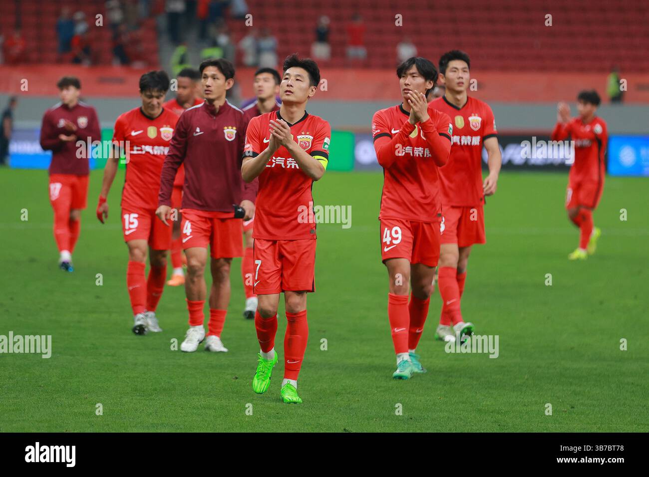 Beijing Guoan Football Club defeated Shanghai Port Football Club with 2 ...
