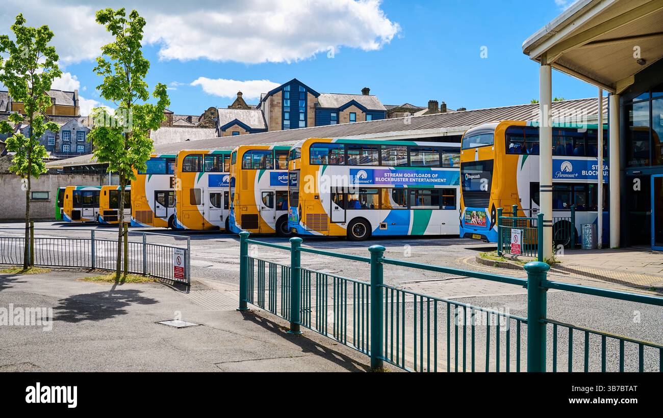 Buses in lancaster bus station hi-res stock photography and images - Alamy