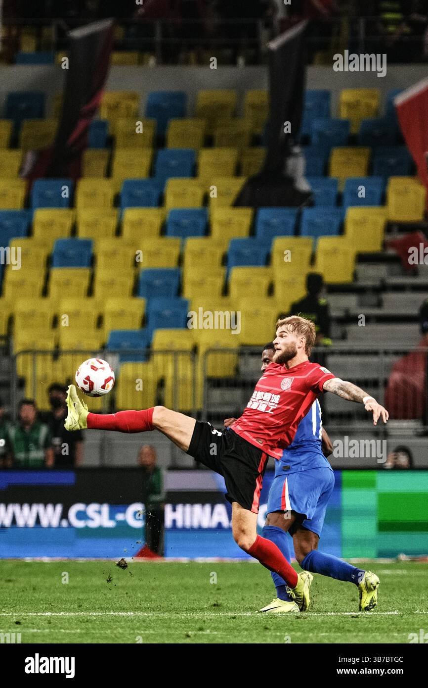 Chengdu Rongcheng Football Club defeated Shanghai Shenhua Football Club ...