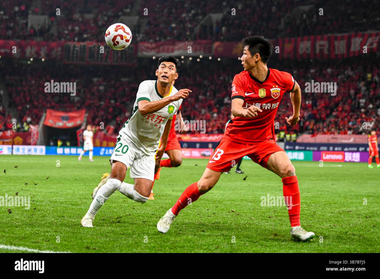 Beijing Guoan Football Club defeated Shanghai Port Football Club with 2 ...