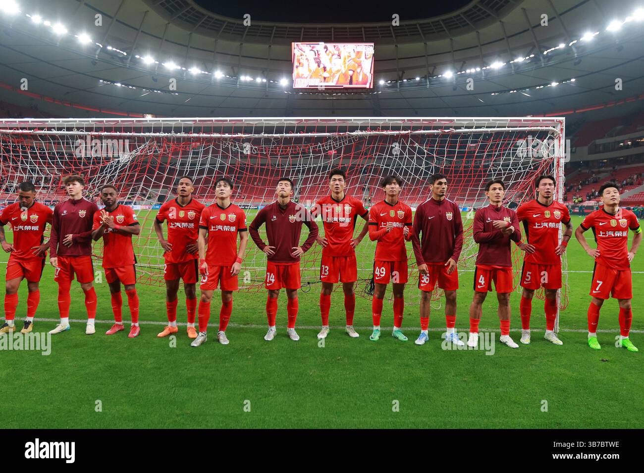 Beijing Guoan Football Club defeated Shanghai Port Football Club with 2 ...