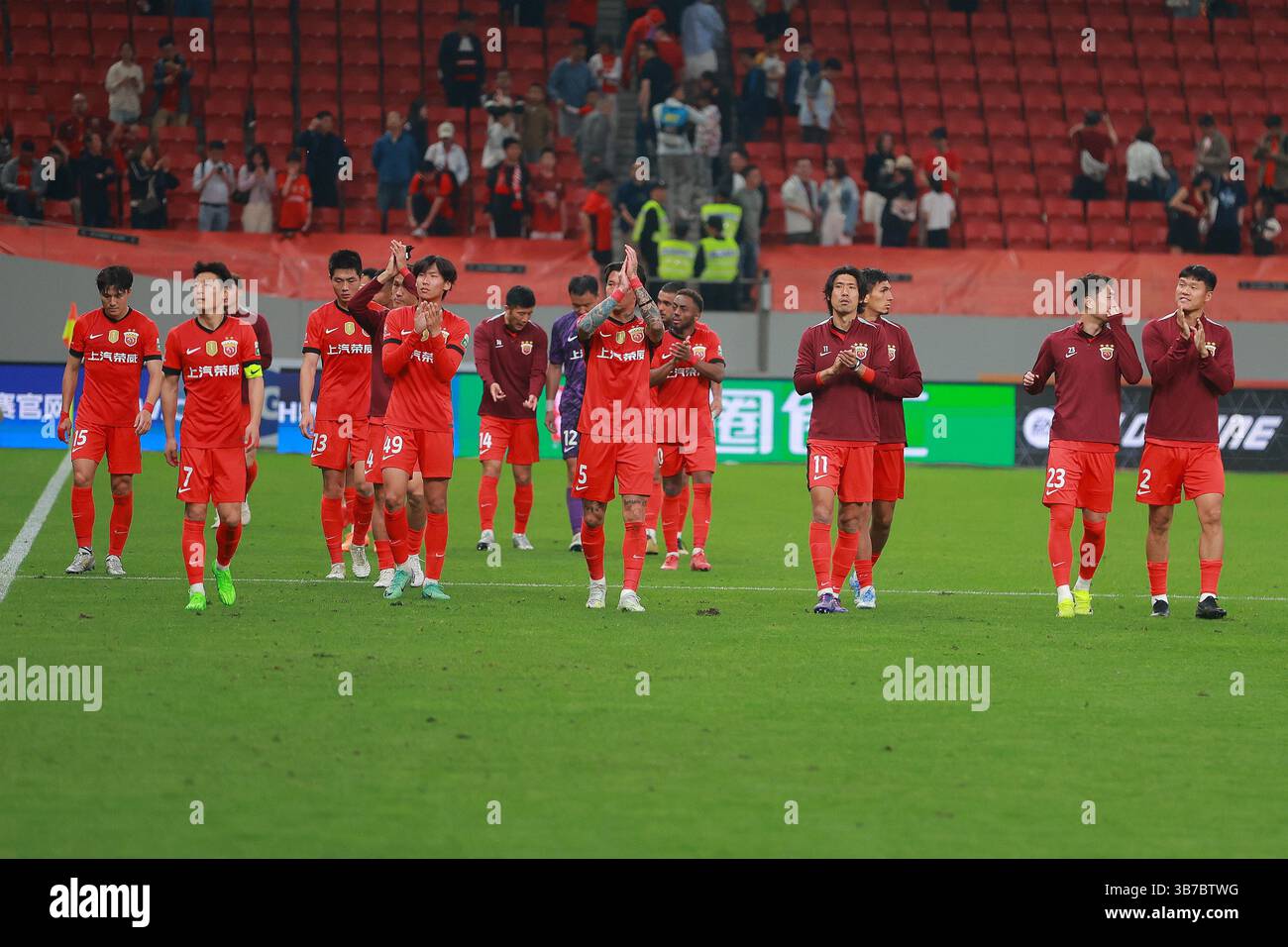 Beijing Guoan Football Club defeated Shanghai Port Football Club with 2 ...