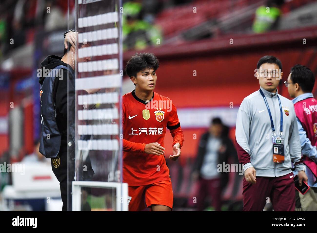 Beijing Guoan Football Club defeated Shanghai Port Football Club with 2 ...