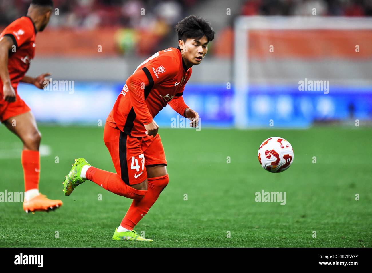 Beijing Guoan Football Club defeated Shanghai Port Football Club with 2 ...
