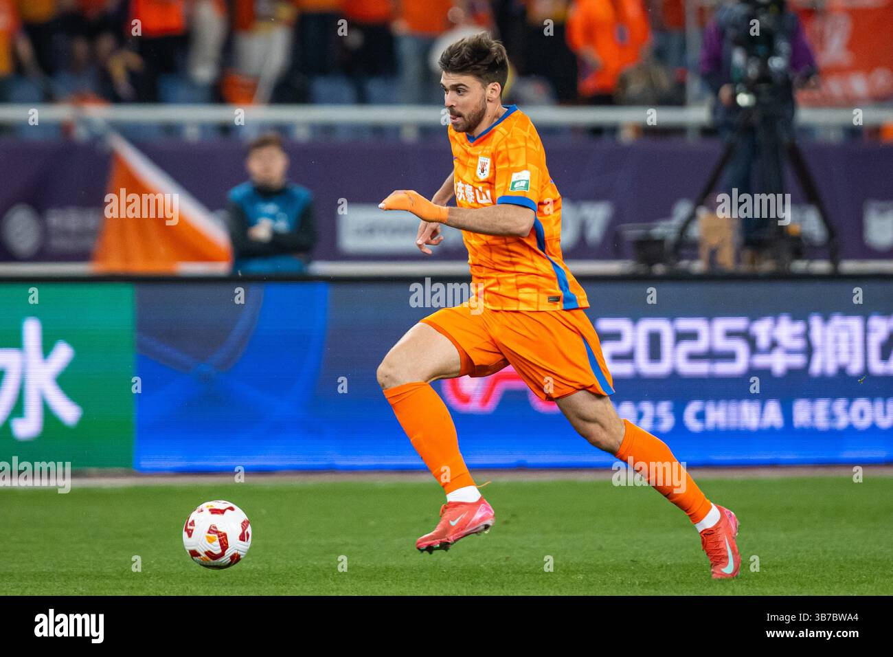 Shandong Taishan Football Club 1-1 draw Qingdao Hainiu Football Club at ...