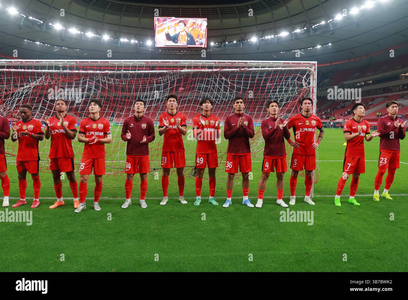 Beijing Guoan Football Club defeated Shanghai Port Football Club with 2 ...