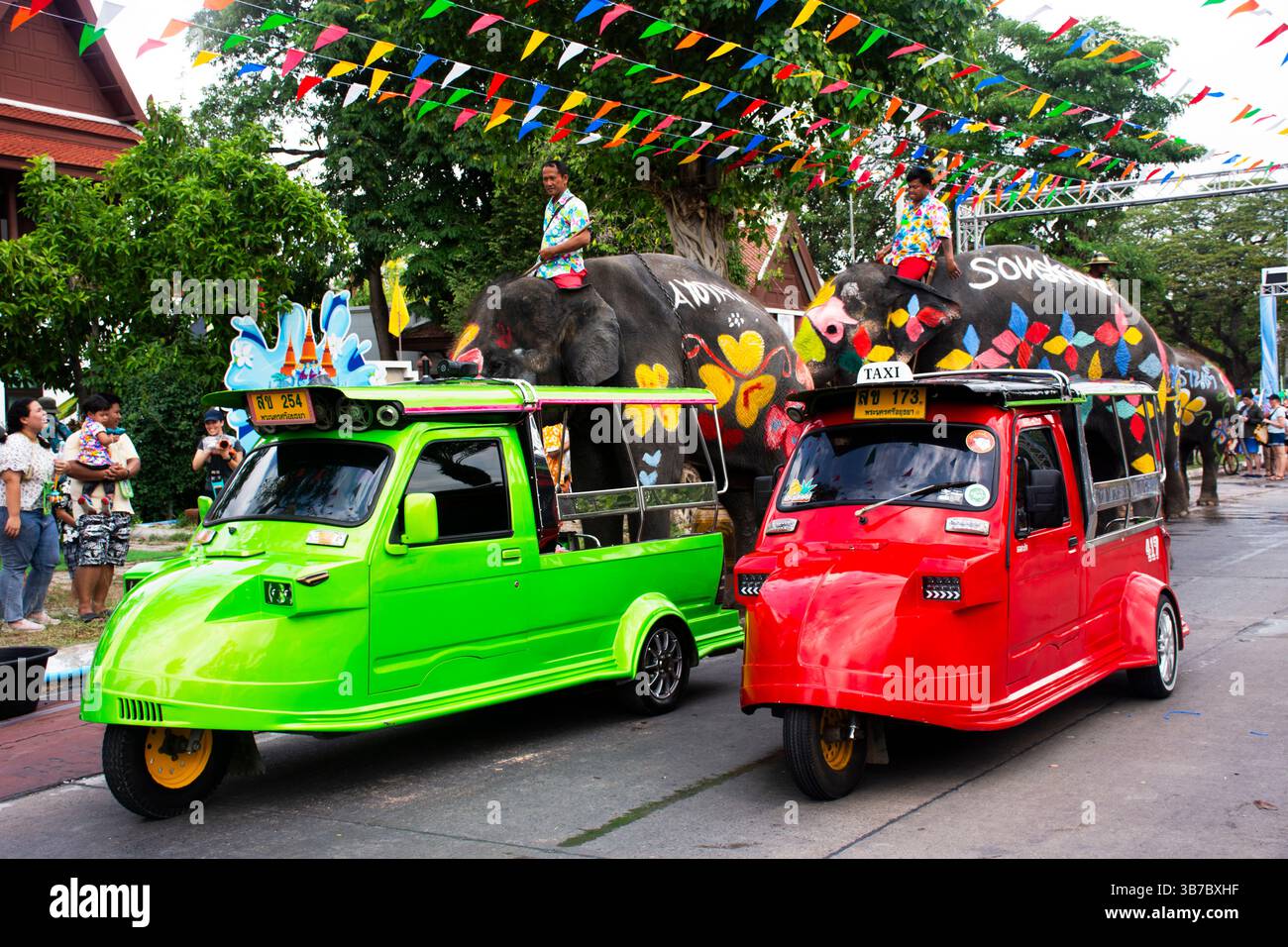 Local thai people and travelers journey to travel visit playing ...