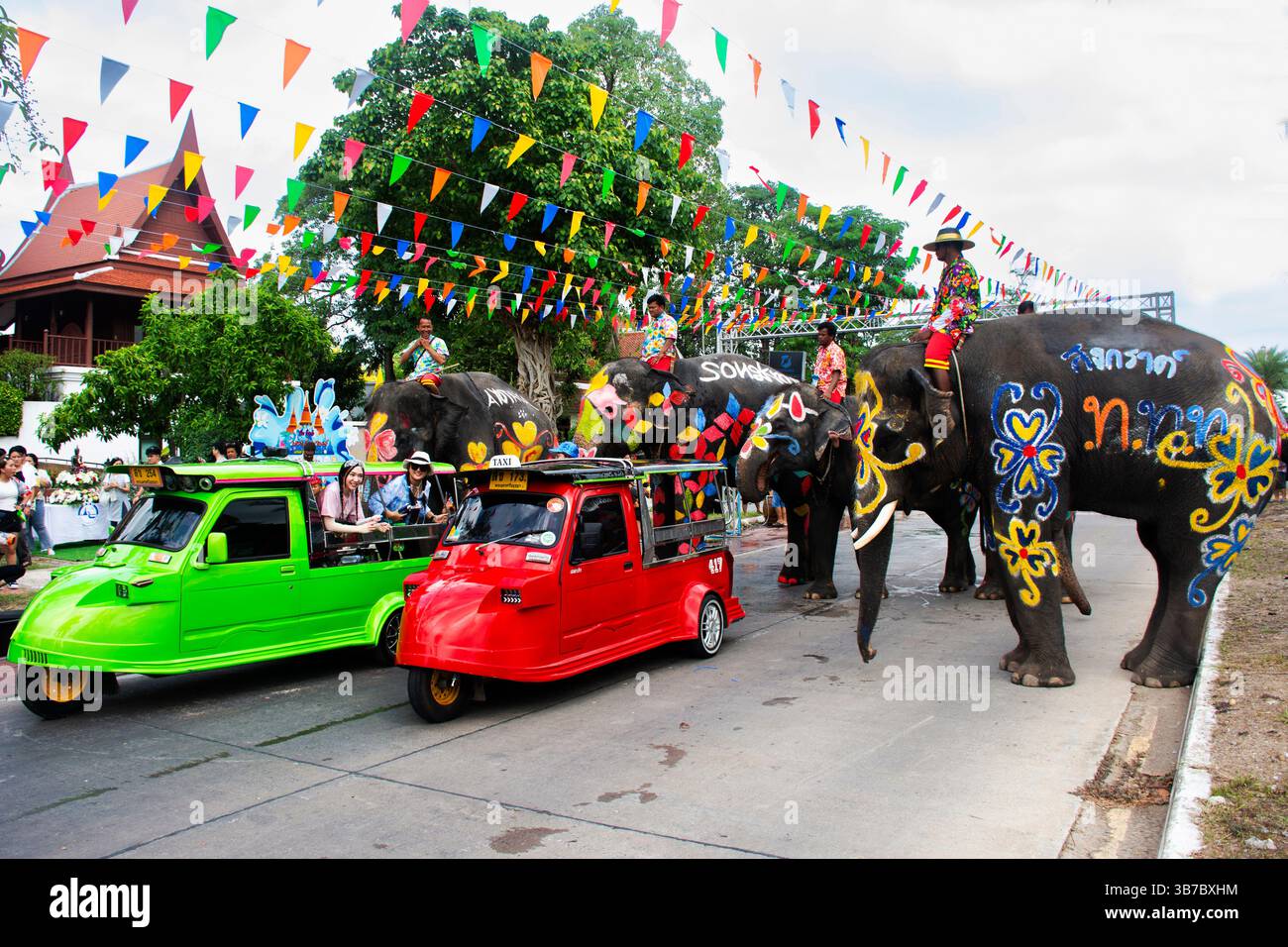 Local thai people and travelers journey to travel visit playing ...
