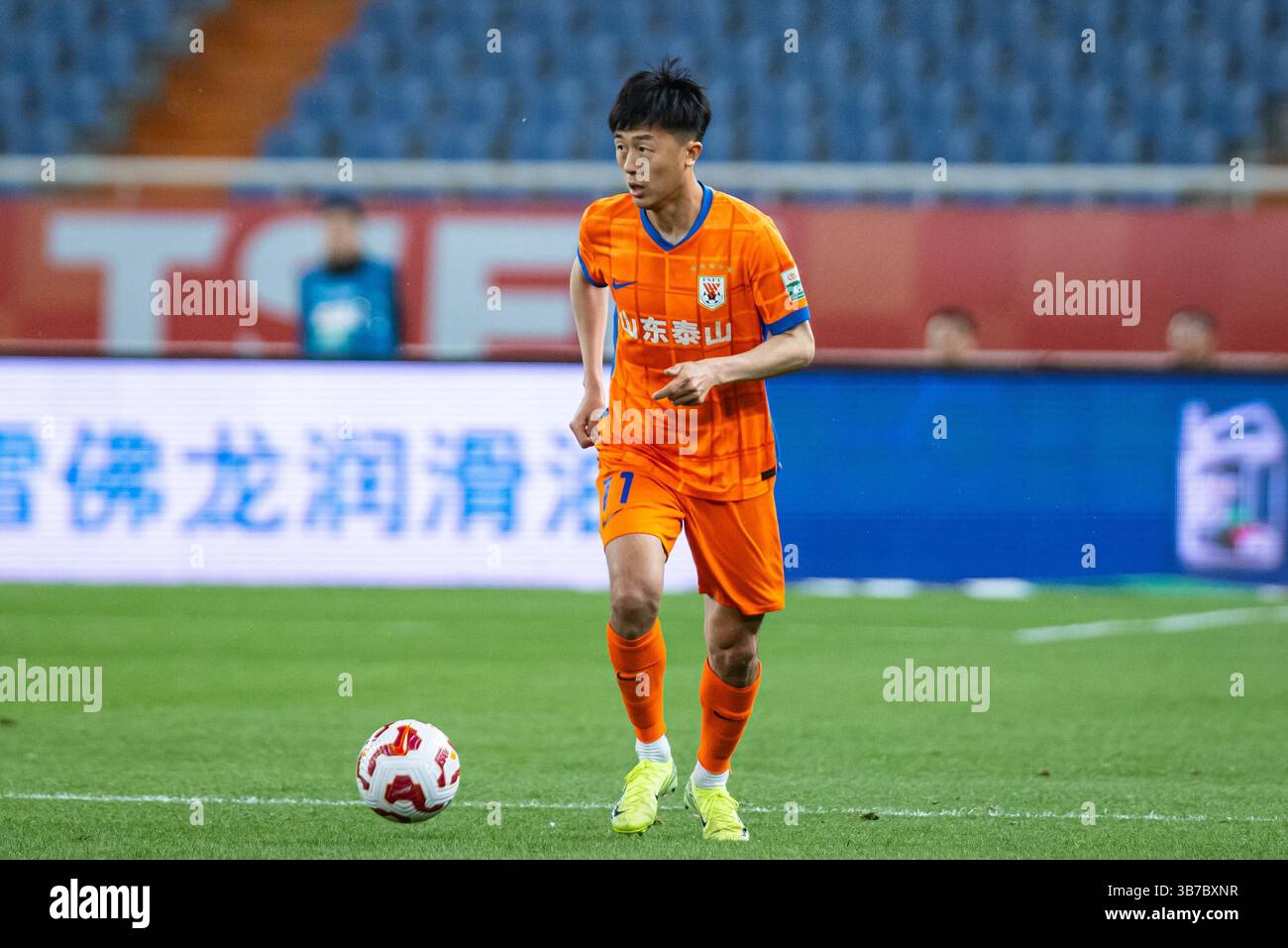 Shandong Taishan Football Club 1-1 draw Qingdao Hainiu Football Club at ...