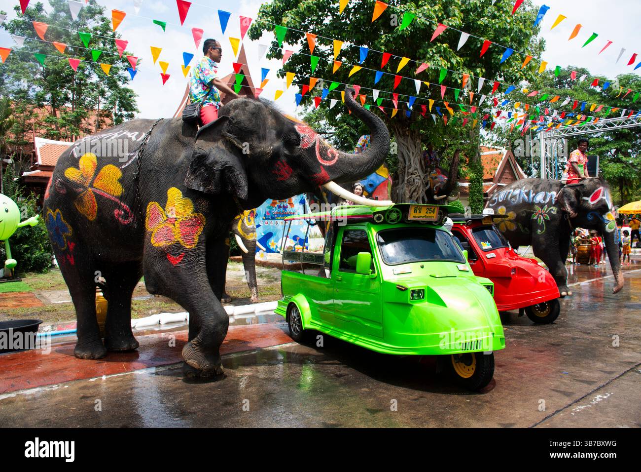 Local thai people and travelers journey to travel visit playing ...