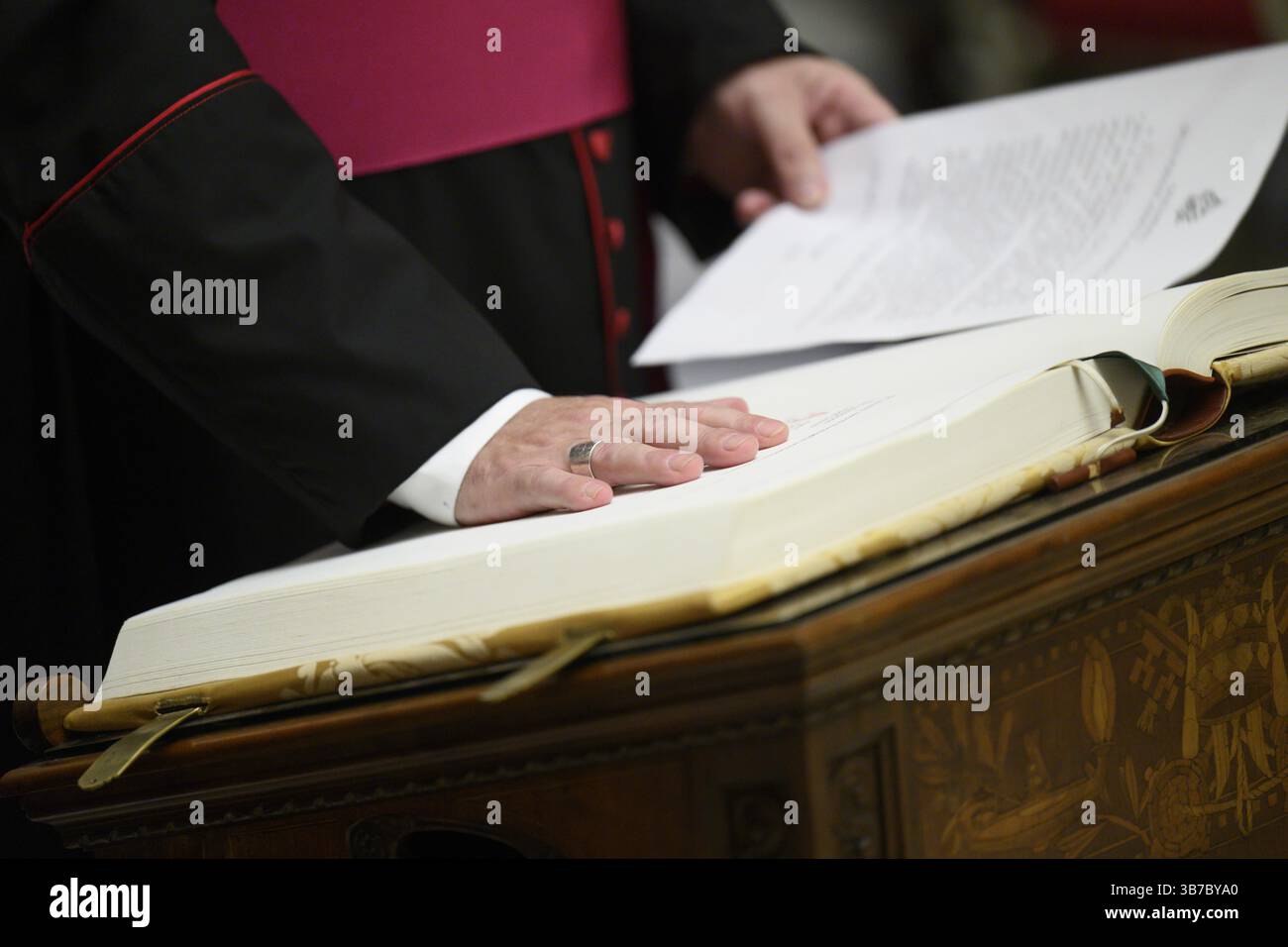 Vatican, Vatican. 06th May, 2025. **NO LIBRI** Italy, Rome, Vatican ...