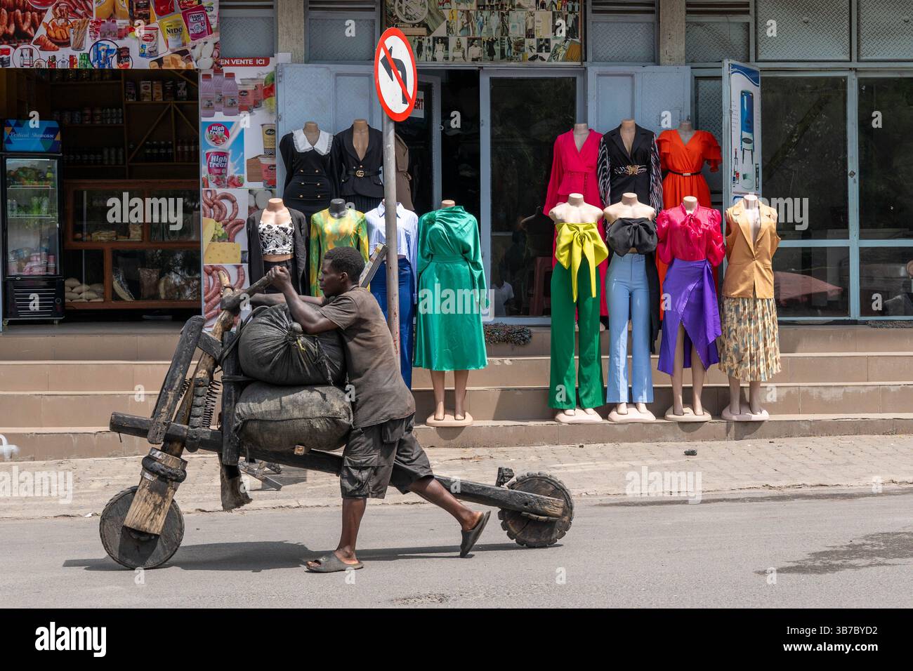 Goma, Democratic Republic of the Congo (DRC). 5th May, 2025. A resident ...
