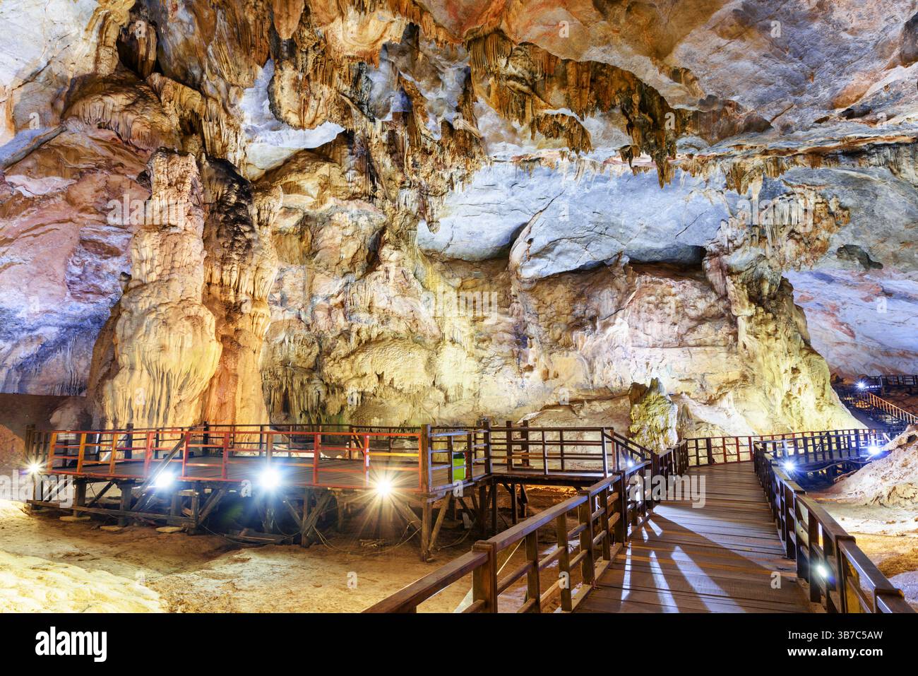 Wonderful underground chamber inside Paradise Cave, Vietnam Stock Photo ...
