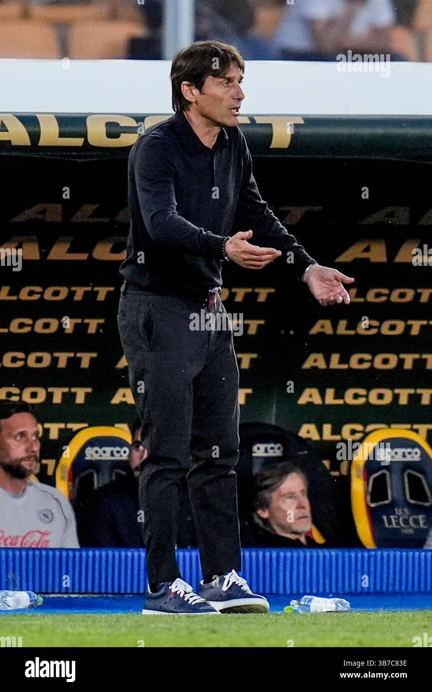 Antonio Conte Head Coach of SSC Napoli gestures during the serie Serie ...
