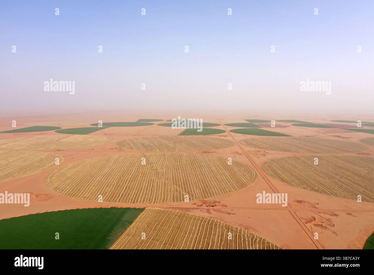 (250506) -- CAIRO, May 6, 2025 (Xinhua) -- An aerial drone photo taken ...