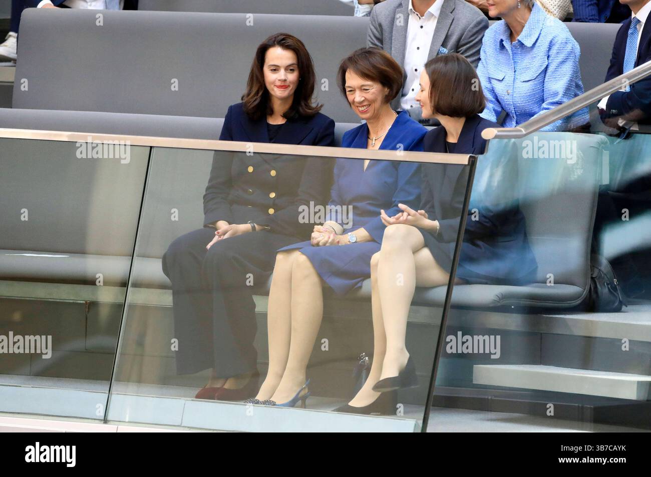 Charlotte Merz mit Töchtern Carola Clüsener und Constanze Merz in der 2 ...