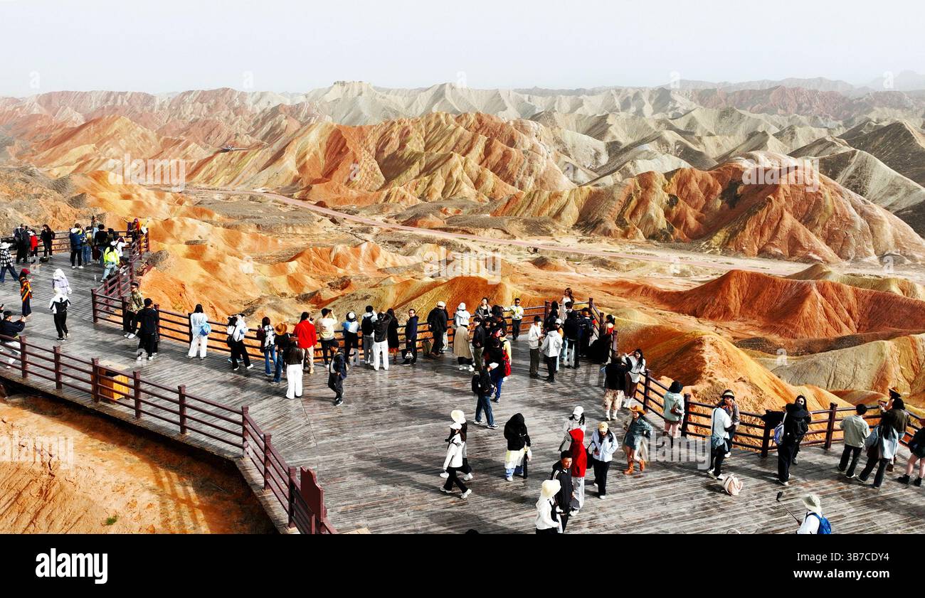 (250506) -- BEIJING, May 6, 2025 (Xinhua) -- Tourists visit the Danxia ...