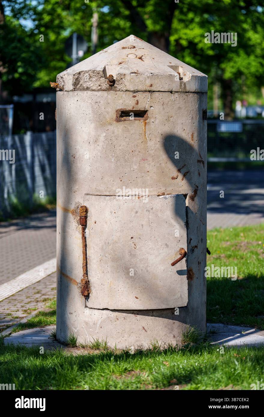 06 May 2025, Hesse, Frankfurt/Main: A "splinter protection cell ...