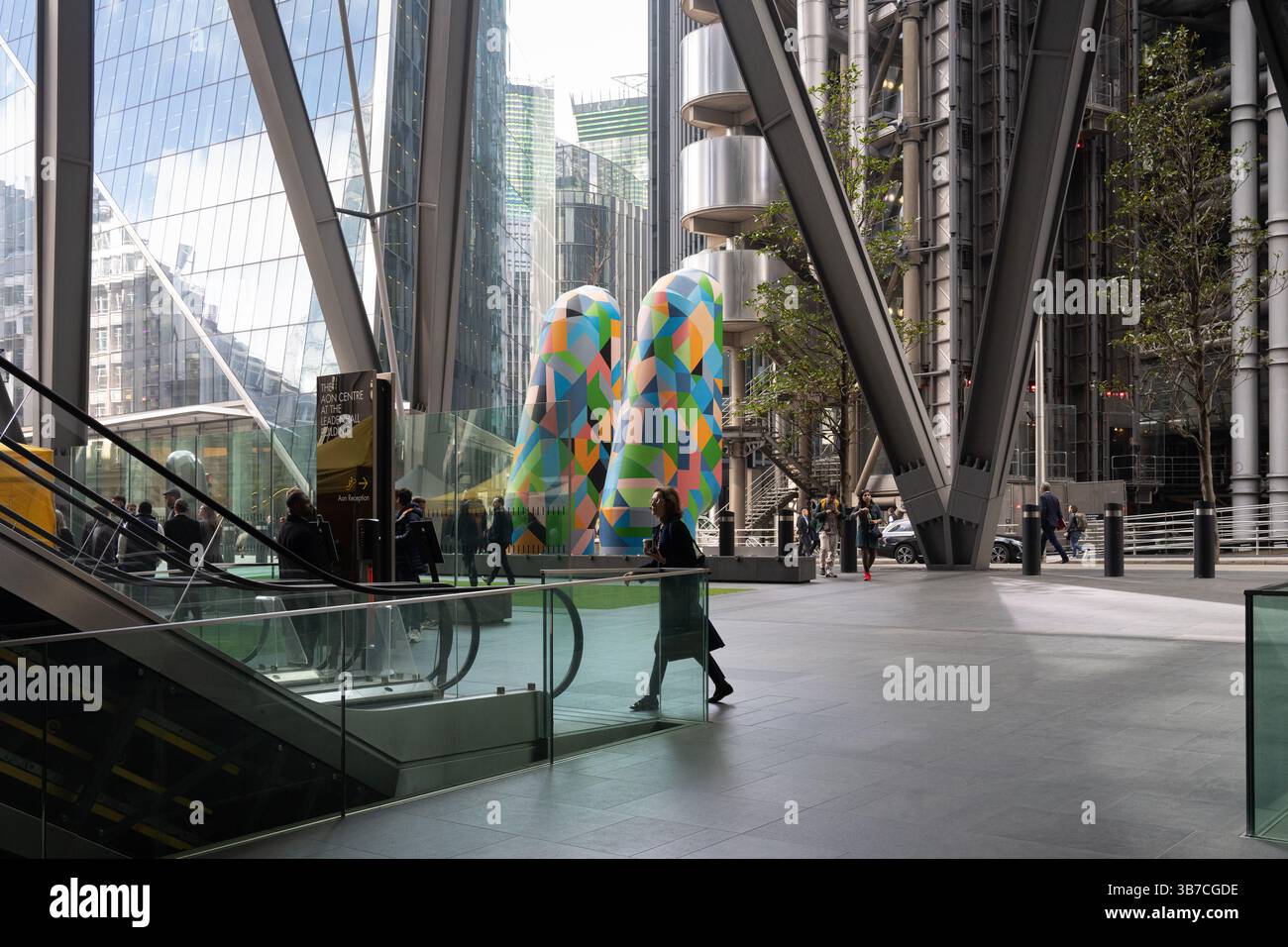 Leadenhall building centre aon centre hi-res stock photography and ...