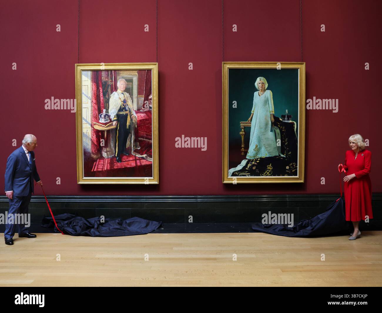 King Charles III and Queen Camilla unveil the new Coronation State ...