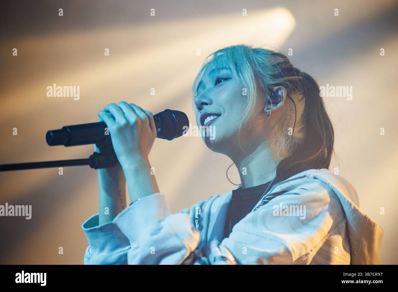 Barcelona, Spain. 31th March 2025. Hannah Bahng (singer and sister of ...