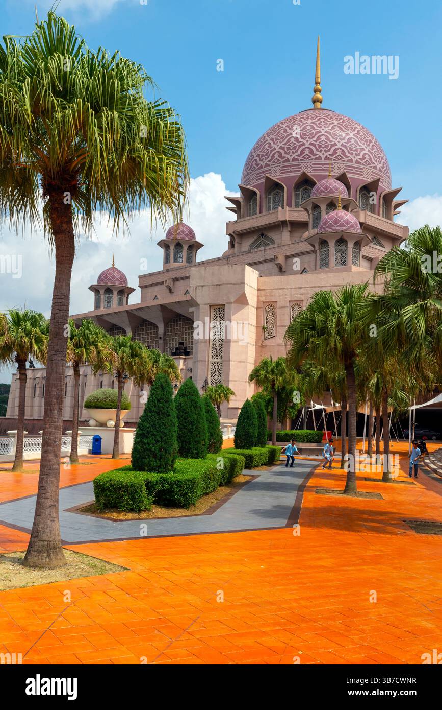 Masjid Putra, Putrajaya Stock Photo - Alamy