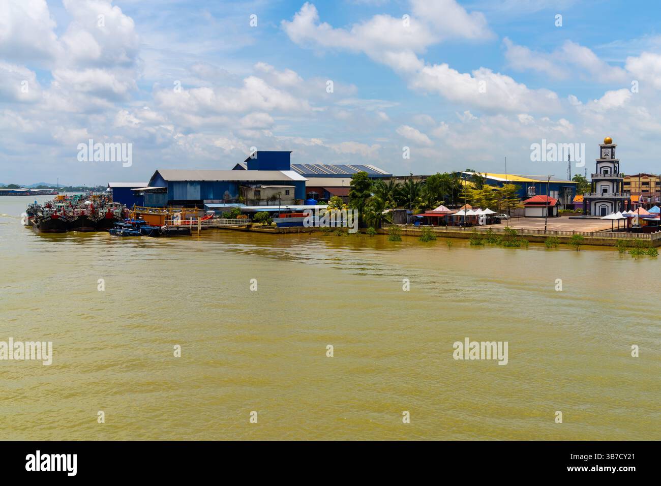 Endau River of Pahang, view from Endau-Rompin Bridge in Tanjung Gemok ...