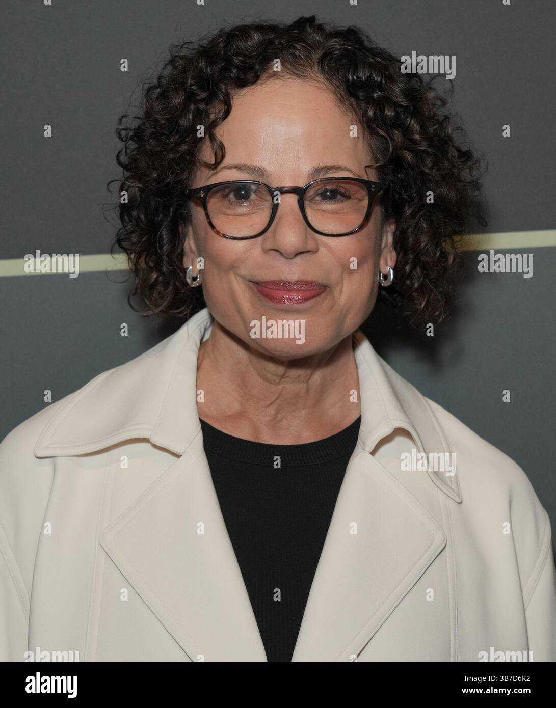 Los Angeles, USA. 05th May, 2025. Roxann Dawson arrives at the APPLE TV ...