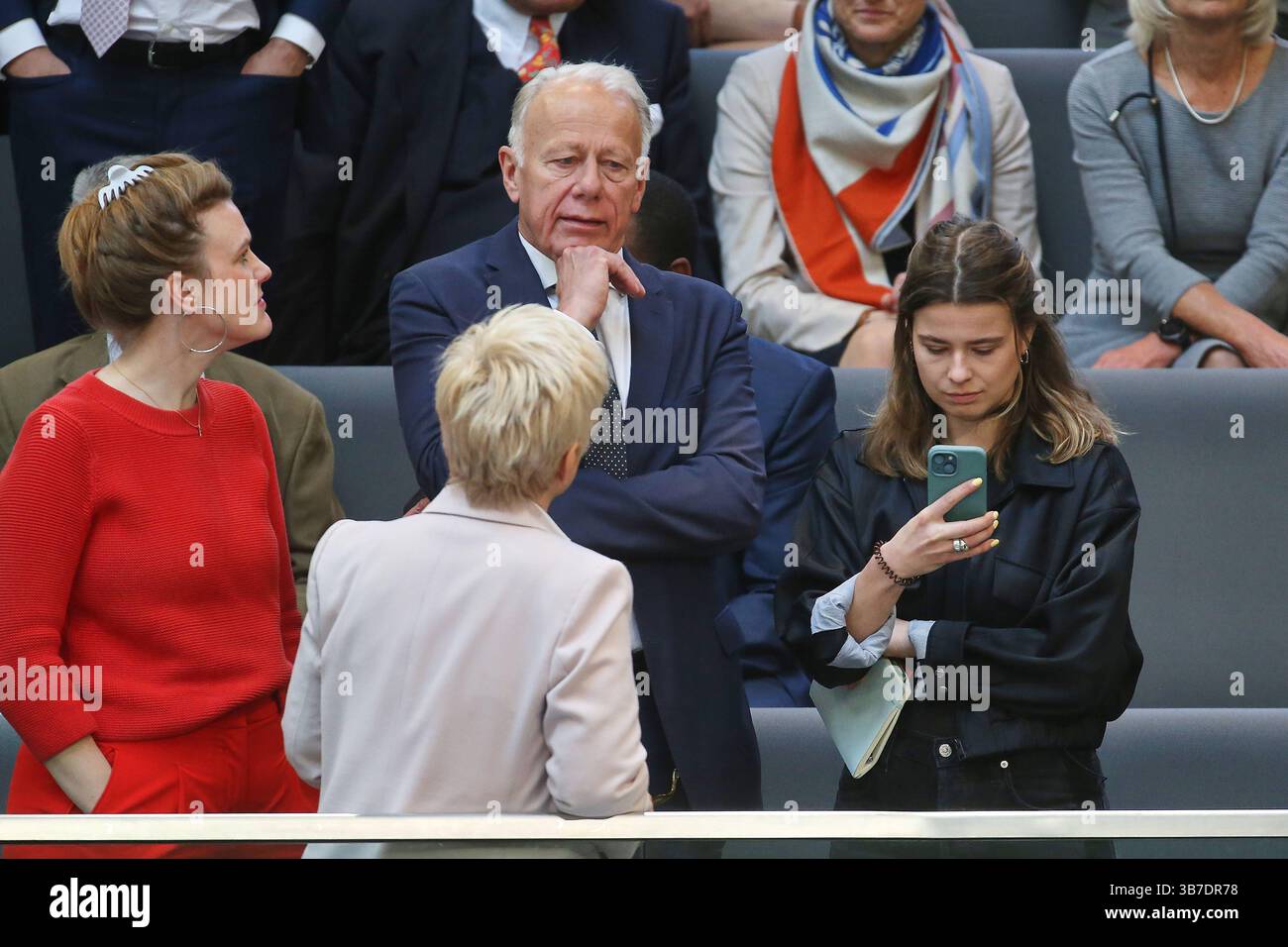 Berlin, Deutschland, 06.05.2025: Deutscher Bundestag: 2 ...