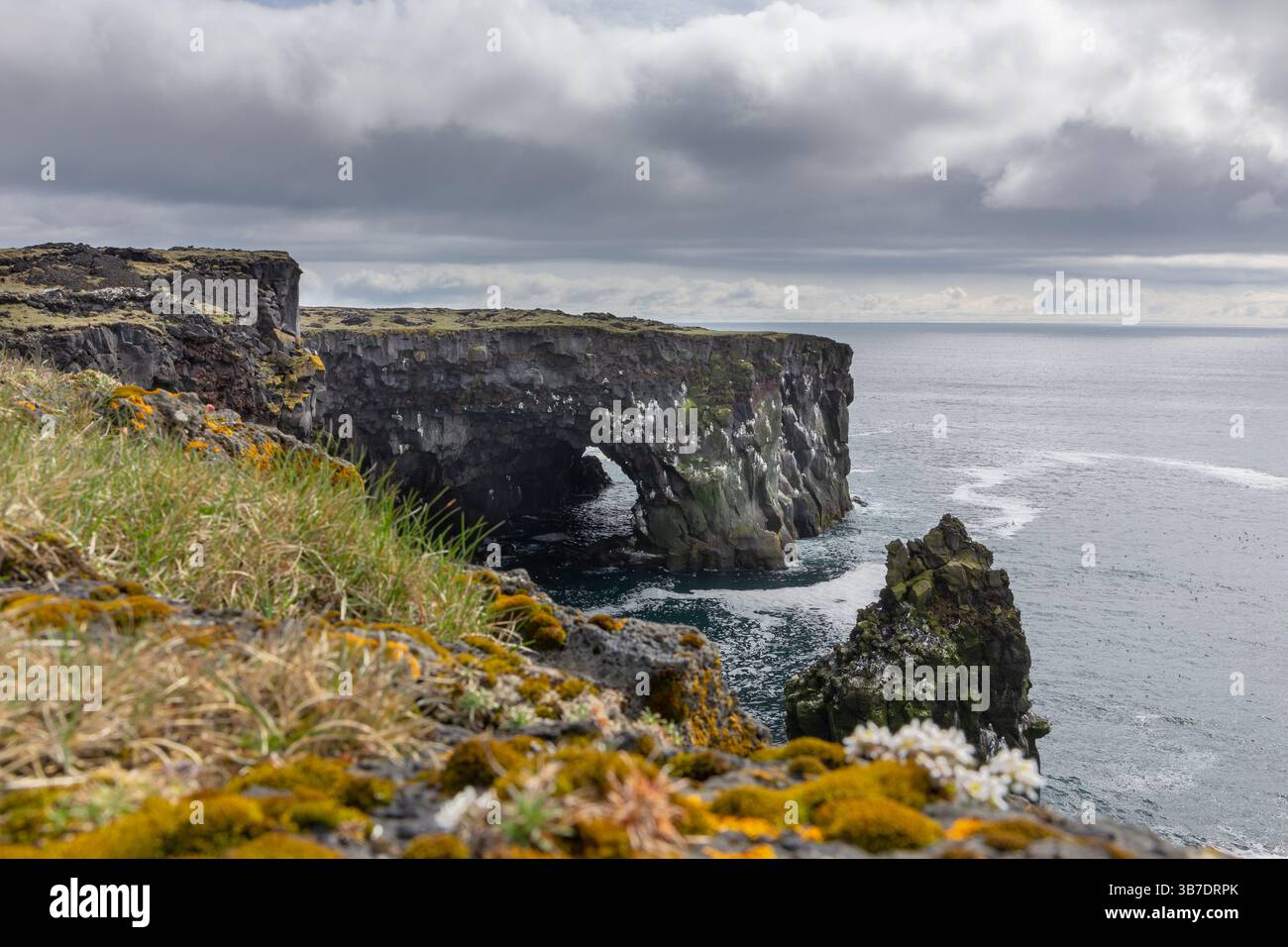 Lava cliffs hi-res stock photography and images - Alamy