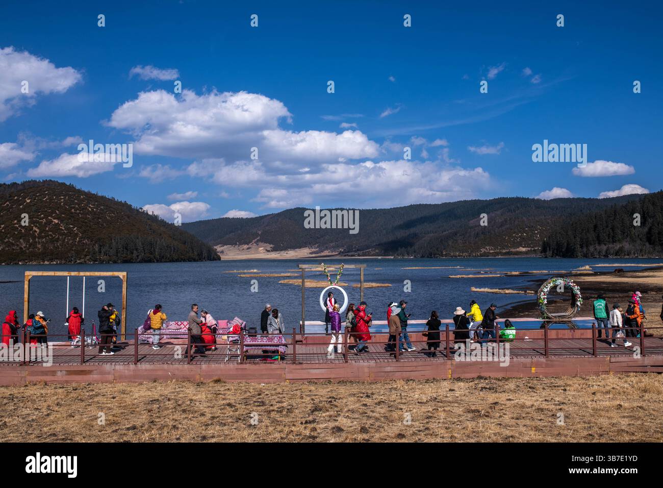 Shangri LA, USA. 6th May, 2025. Tourists visit the Potatso scenic area ...