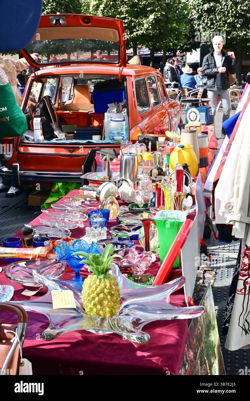 The Classic Car Boot Sale, Kings Cross, London Stock Photo - Alamy