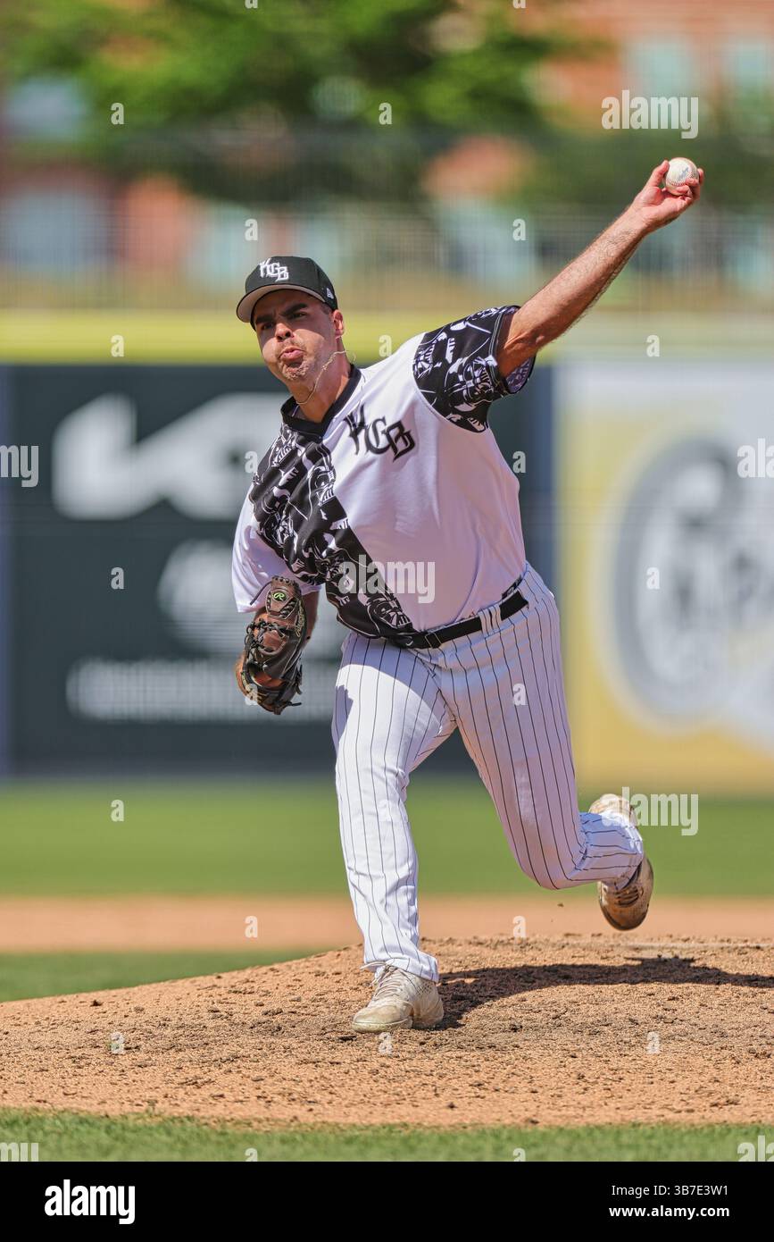 Kannapolis, NC: Kannapolis Cannon Ballers pitcher Grant Umberger (38 ...