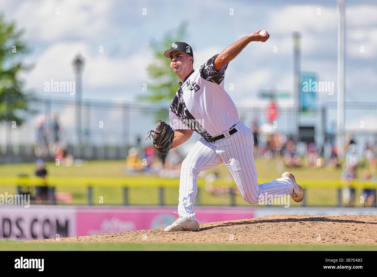 Kannapolis, NC: Kannapolis Cannon Ballers pitcher Grant Umberger (38 ...