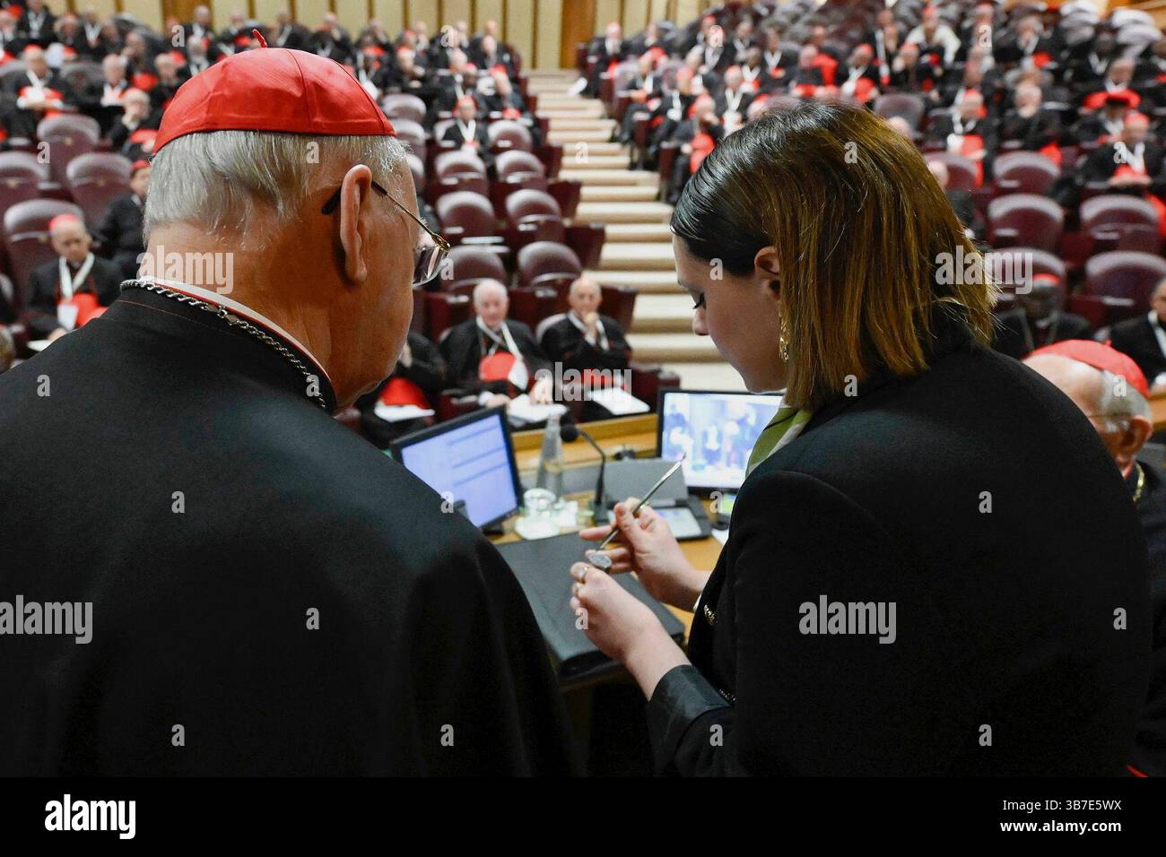 A Vatican employee annulls the papal seal on the pope's fisherman's ...