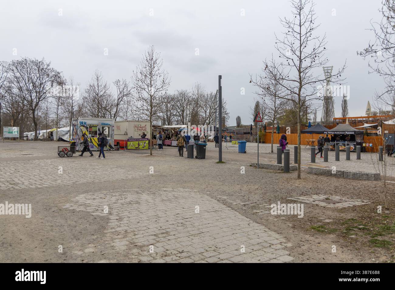Outdoor Flea market "Flohmarkt" in Mauerpark with food trucks and ...