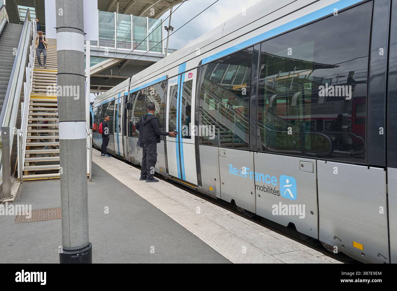 Massy, France. 05th May, 2025. Traffic on the RER B line was disrupted ...