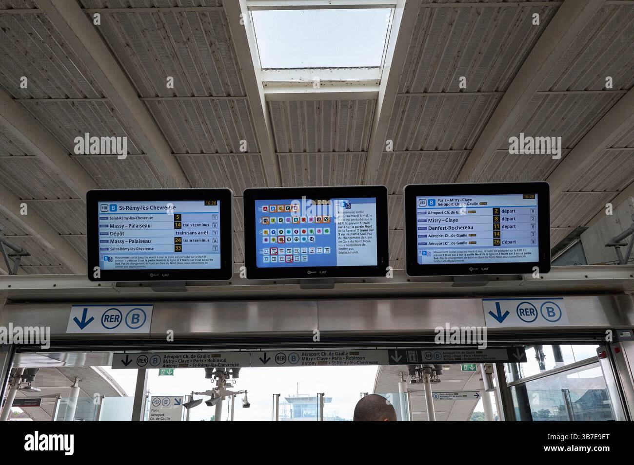 Massy, France. 05th May, 2025. Traffic on the RER B line was disrupted ...