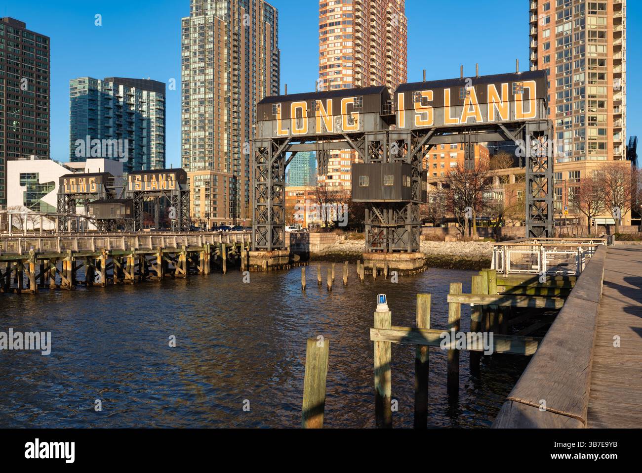 Old loading dock in Gantry Plaza State Park. Hunter's Point South Park ...