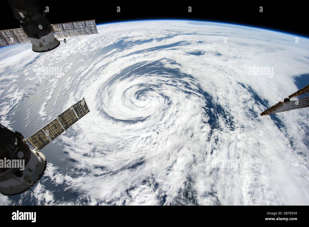 Weather hurricane storm winds hi-res stock photography and images - Alamy