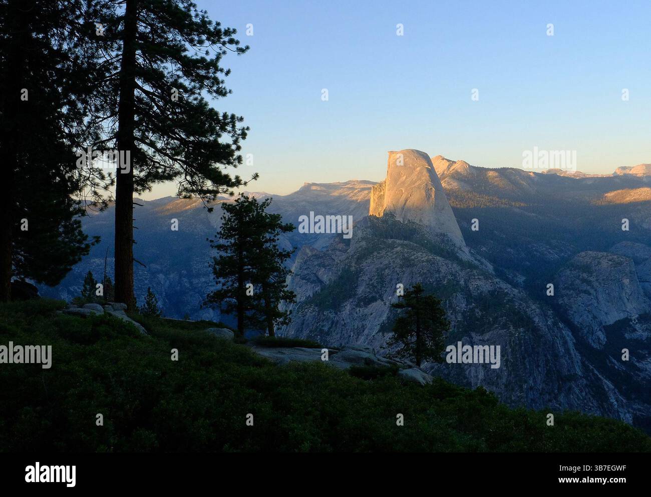 Sun setting on half dome hi-res stock photography and images - Alamy