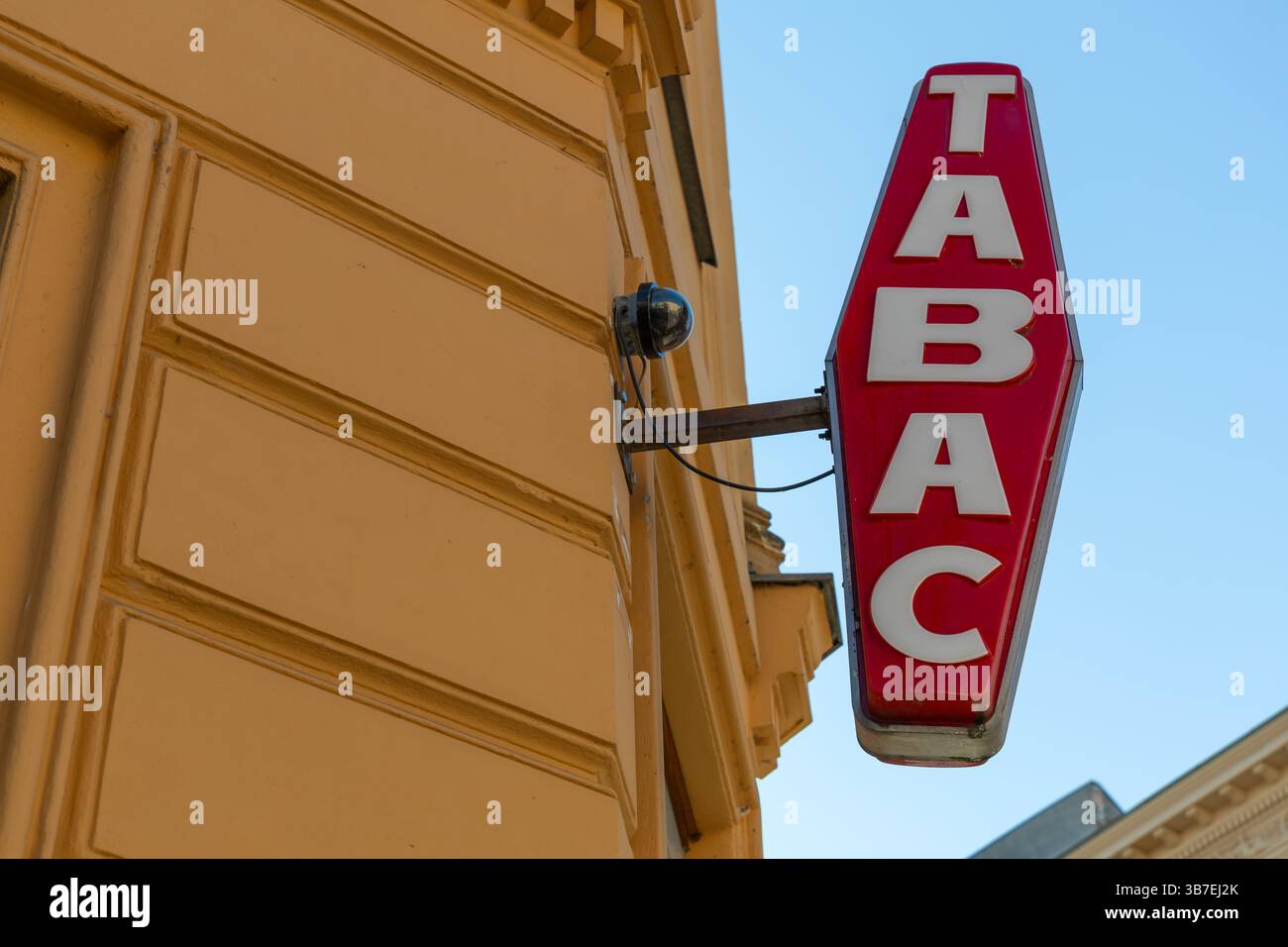 Vintage red tabac sign hi-res stock photography and images - Alamy