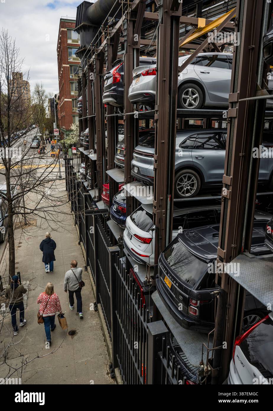 A multi storey parking lot in Manhattan Stock Photo - Alamy