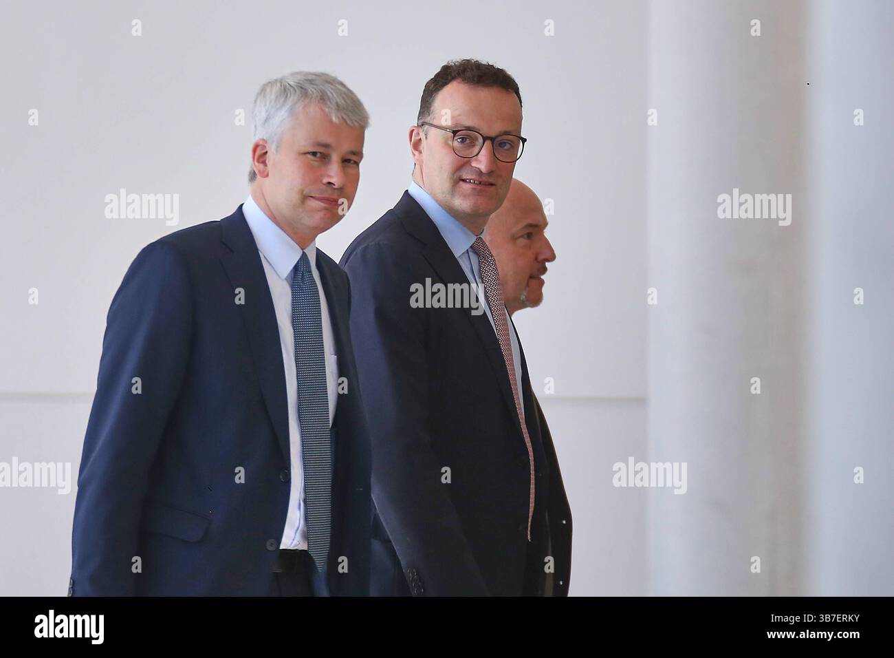 Berlin, Deutschland, 06.05.2025: Deutscher Bundestag: 2. Bundestagssitzung: Steffen Bilger, Jens ...